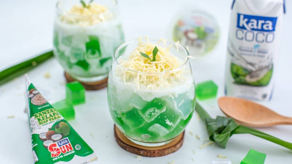 Es Buko Pandan, Kesegaran Kelapa dan Pandan Jadi Satu - Keluarga Kara
