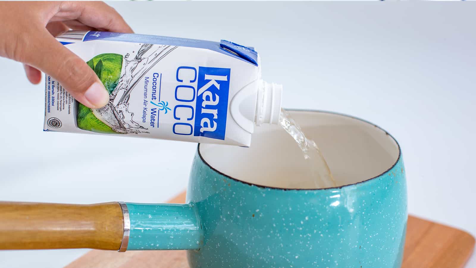 Es Buko Pandan, Kesegaran Kelapa dan Pandan Jadi Satu - Keluarga Kara