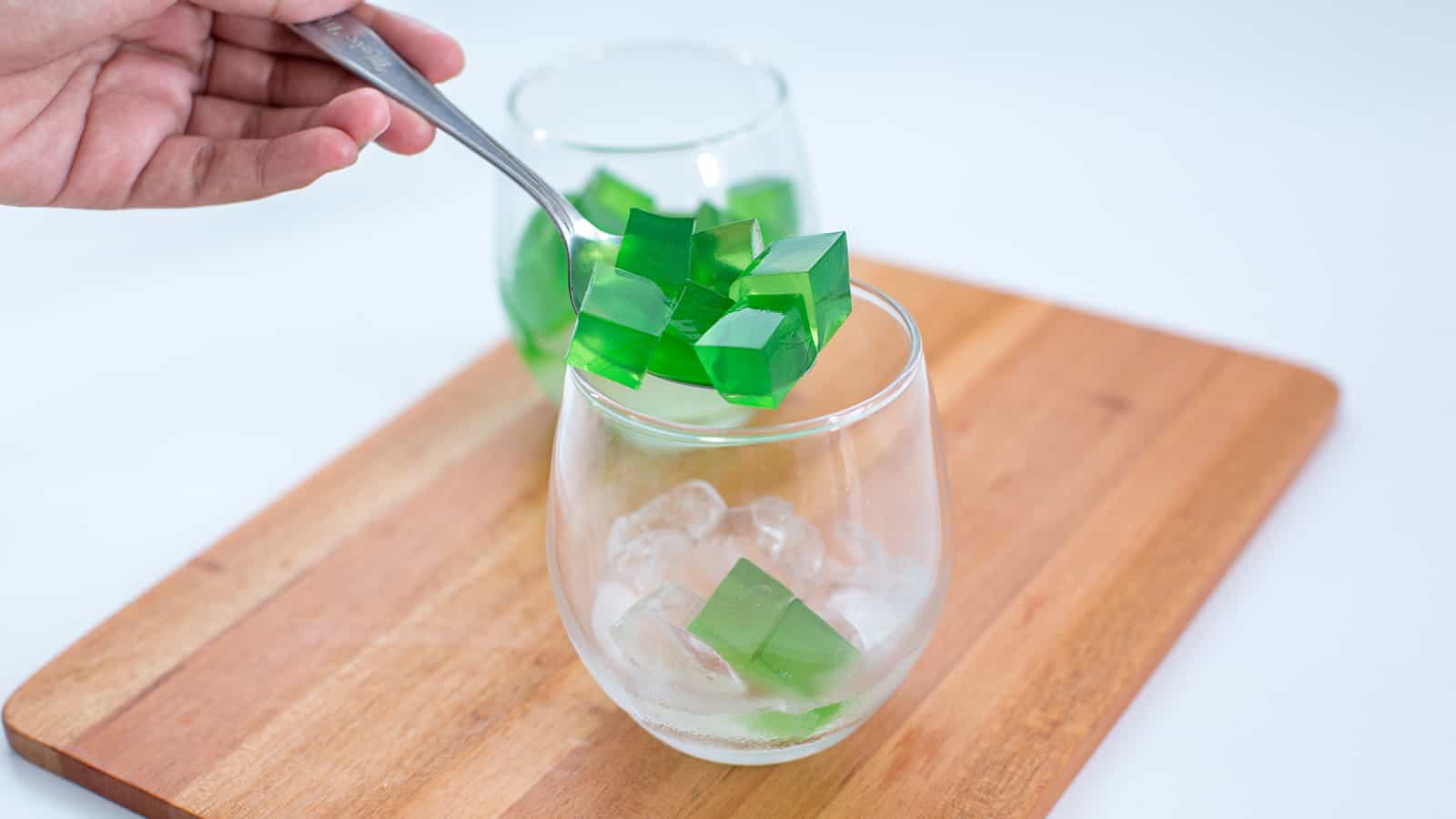 Es Buko Pandan, Kesegaran Kelapa dan Pandan Jadi Satu - Keluarga Kara