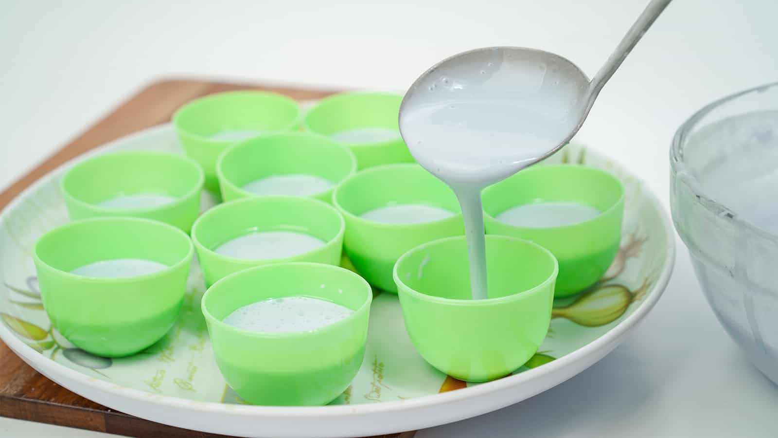 Membuat Si Cantik Kue Talam Bunga Telang - Keluarga Kara